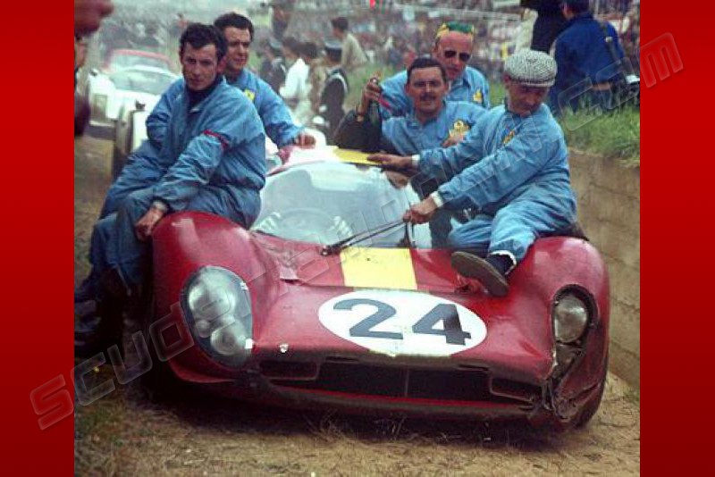 GMP / Kyosho 1967 Ferrari Ferrari 330 P4 Coupé - #24 Le Mans - Red