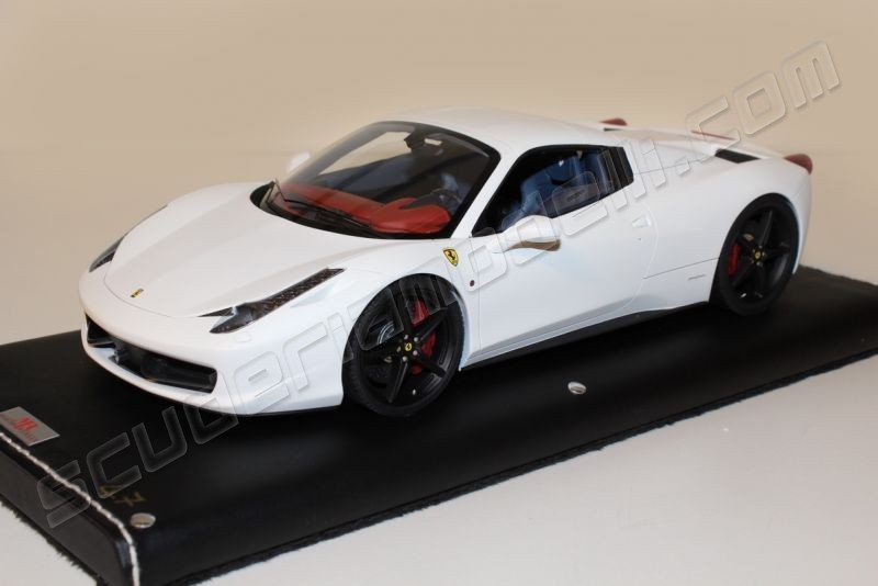 My collection 1/18(MAJ page 1)//vitrine p449//Ferrari 458 spyder p450 ...